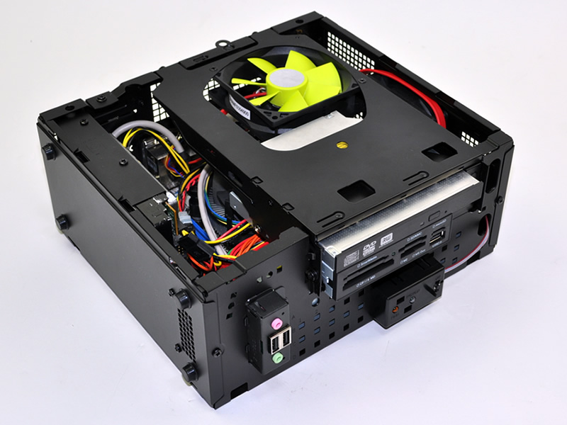 エルミタ的速攻撮って出しレビュー Vol.98 進化して編集部に帰ってきたMini-ITXケース In Win「Wavy II」