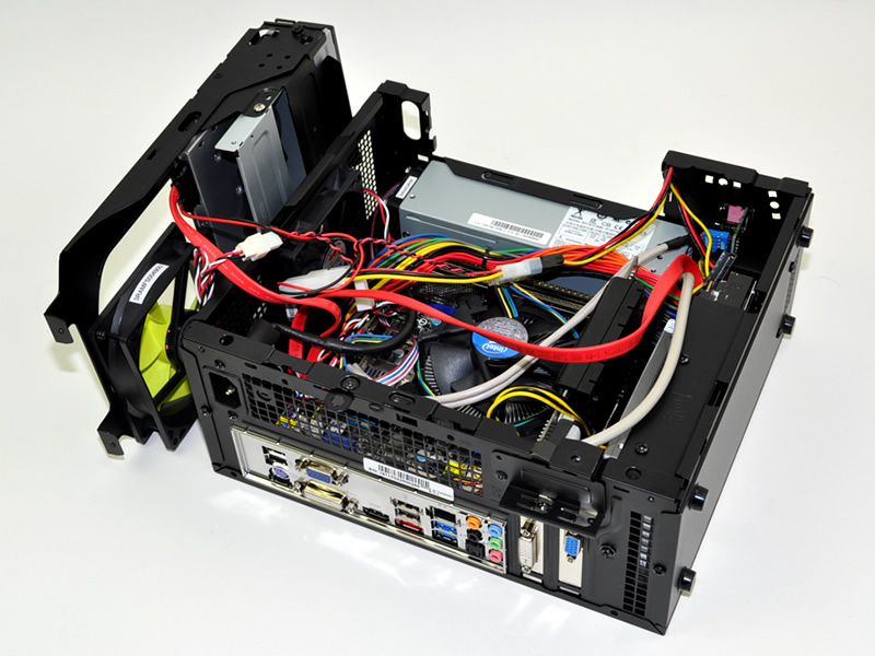 エルミタ的速攻撮って出しレビュー Vol.98 進化して編集部に帰ってきたMini-ITXケース In Win「Wavy II」