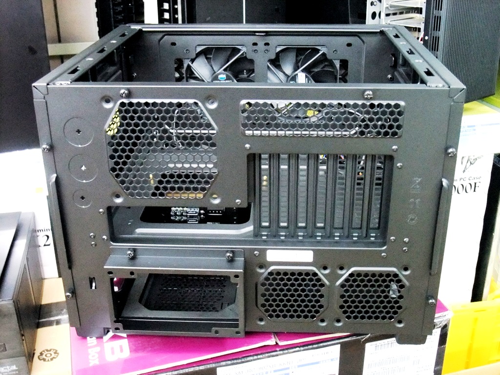 メンテナンス製抜群の巨大Cube型ケース、Cooler Master「HAF XB」アキバに登場 - エルミタージュ秋葉原