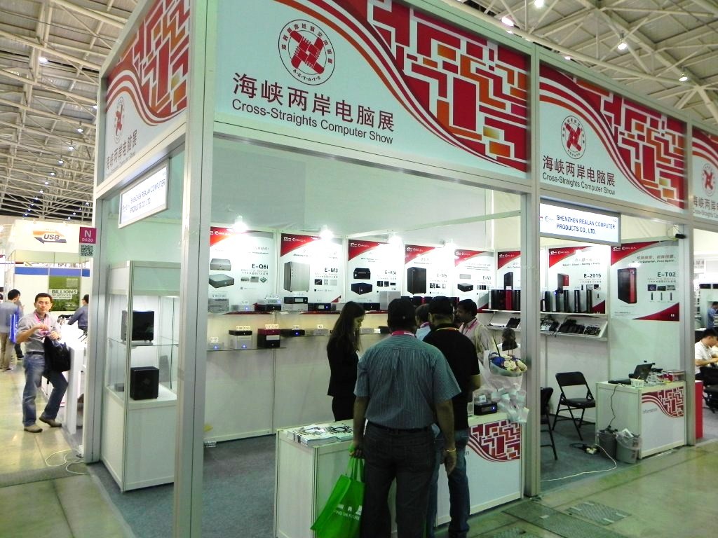 【COMPUTEX】REALANブースで見つけたロボット掃除機風PCケース - エルミタージュ秋葉原