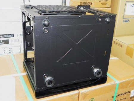 全5モデルをラインナップするJONSBOブランドのスタイリッシュCube型ケース「V6」シリーズが店頭へ - エルミタージュ秋葉原