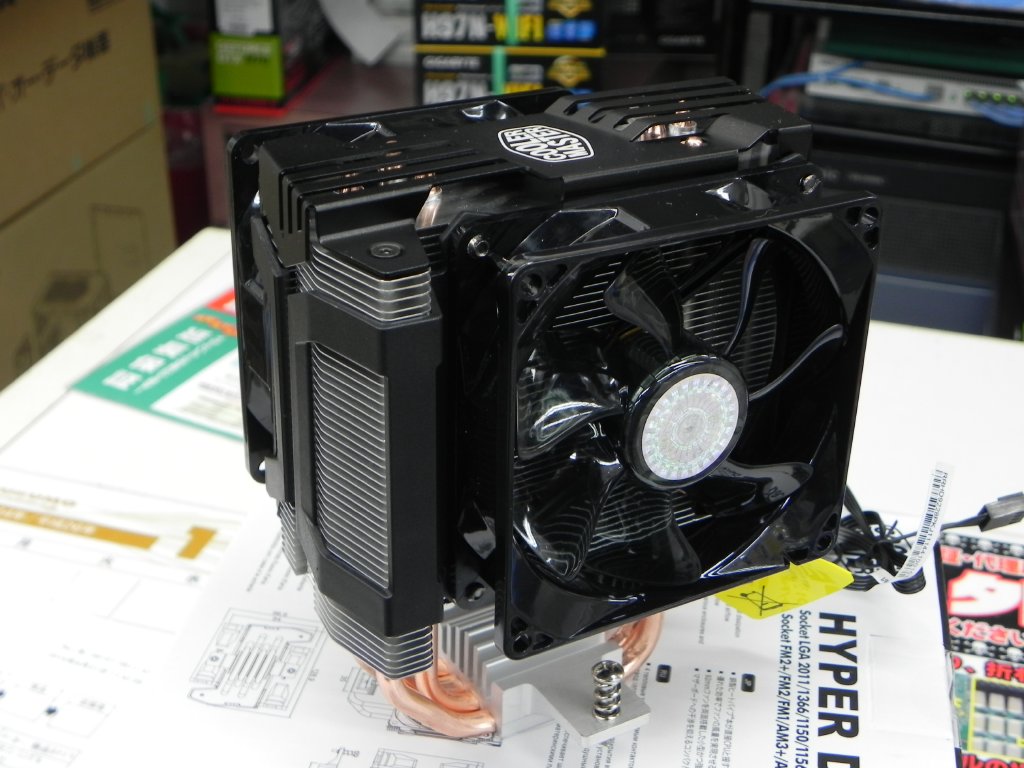 上から見るとよくわかる。2基のファンを対角線上にレイアウト、Cooler Master「Hyper D92」本日発売 - エルミタージュ秋葉原
