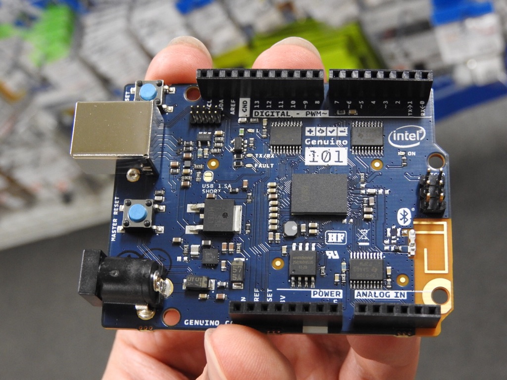 ボタンサイズSoC“Curie”搭載のArduino開発ボード、Intel「Genuino 101」アキバに登場 - エルミタージュ秋葉原