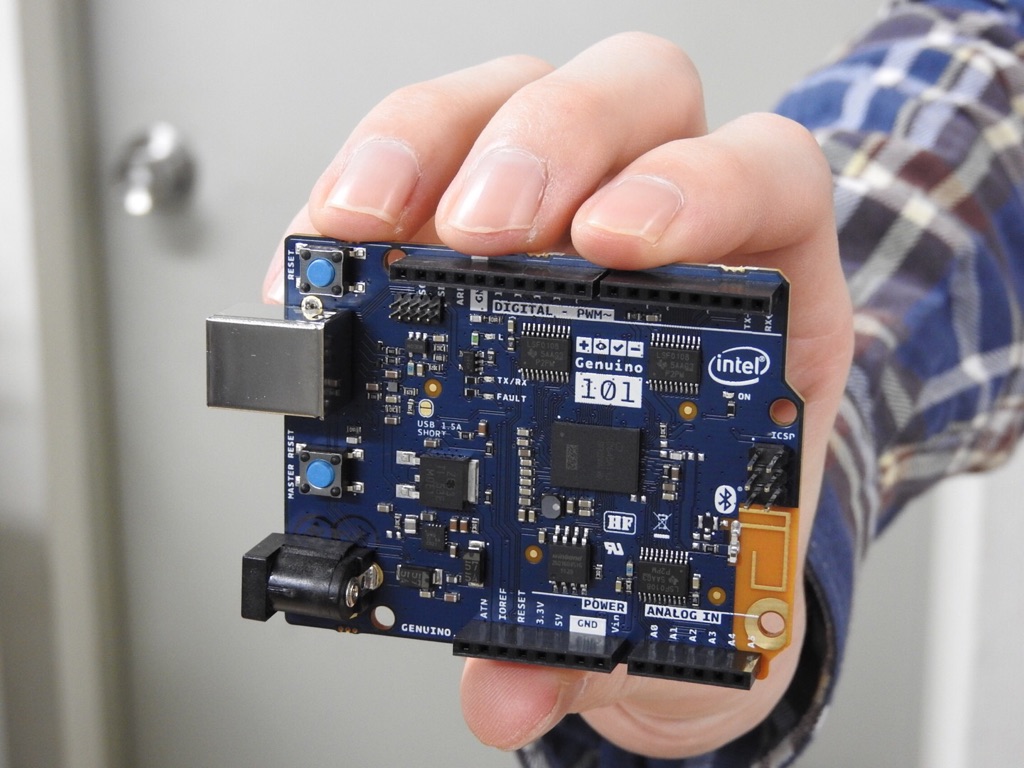 ボタンサイズSoC“Curie”搭載のArduino開発ボード、Intel「Genuino 101」アキバに登場 - エルミタージュ秋葉原
