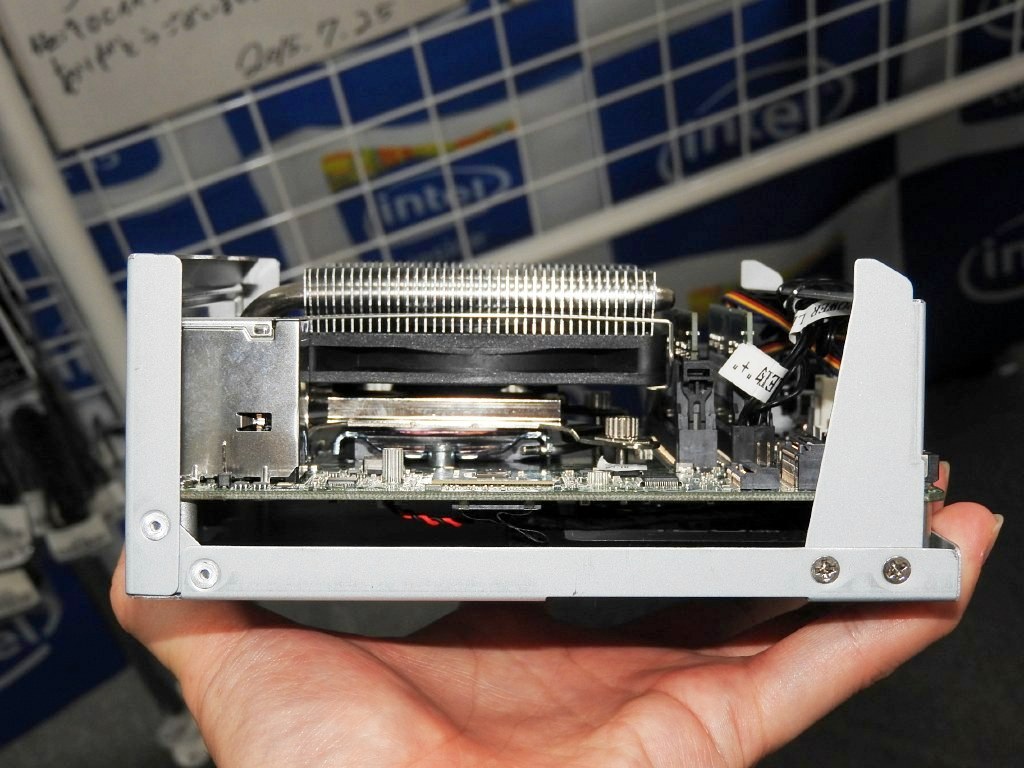 驚くほど小さい、オリオスペック「QUIESPEC Mini Cube VT01 SL」を画像でチェック - エルミタージュ秋葉原