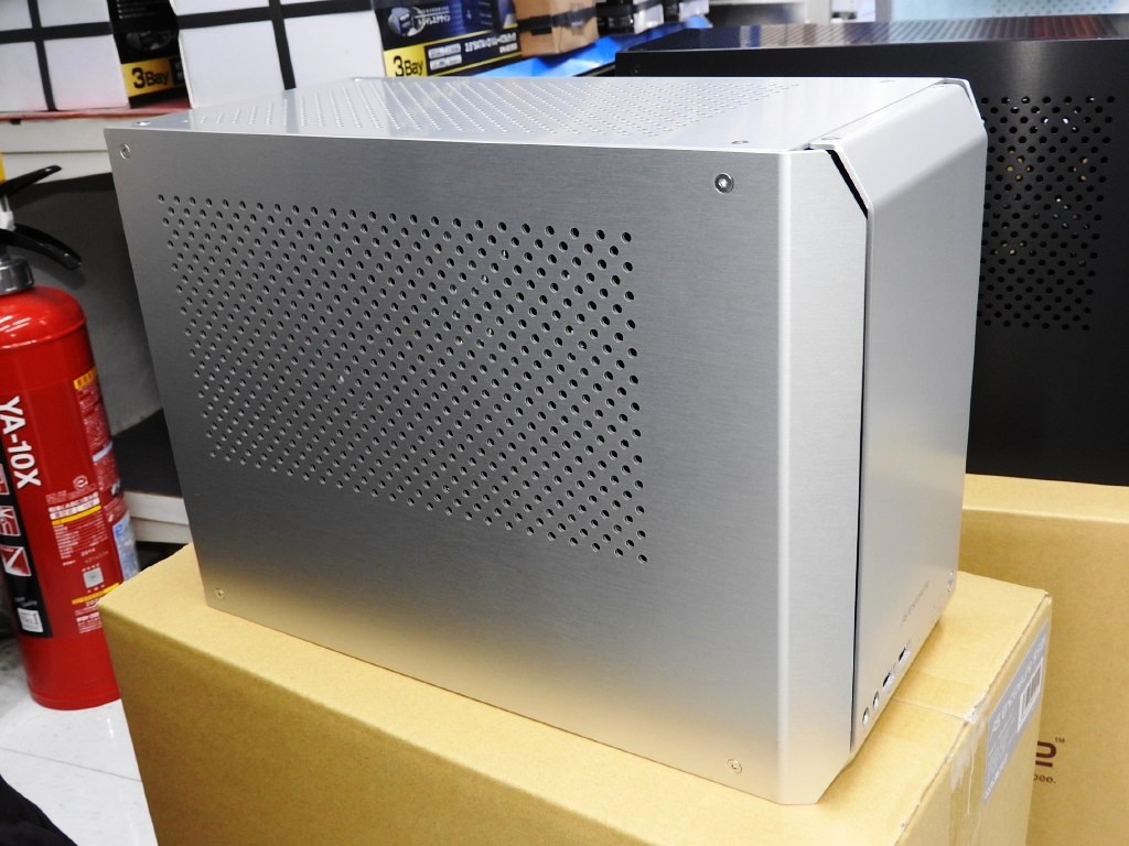 アビー、”あのPCケース”を彷彿とさせるMini-ITXモデル「AS Enclosure RS01」 は16日発売 - エルミタージュ秋葉原