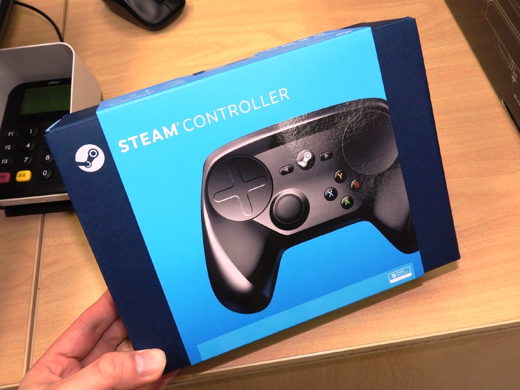 PCゲームに特化したワイヤレスゲームパッド「Steam Controller」の店頭販売が始まる - エルミタージュ秋葉原
