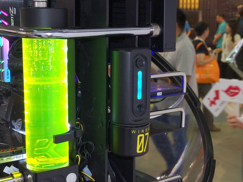 【COMPUTEX】ロボットとケースを融合。驚きのギミックの球体ケースIn Win「Winbot」は年内登場予定 - エルミタージュ秋葉原