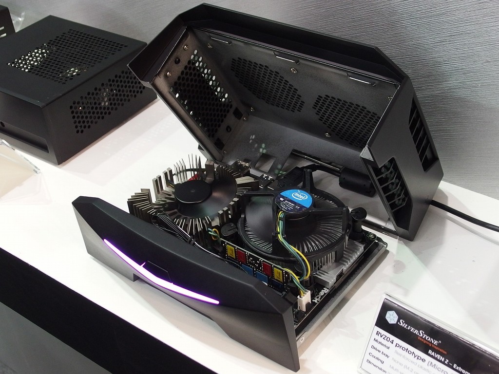 【COMPUTEX】超コンパクトなモンスターマシンが組める、SilverStoneのMicro-STXケース「RVZ04」をウォッチ ...