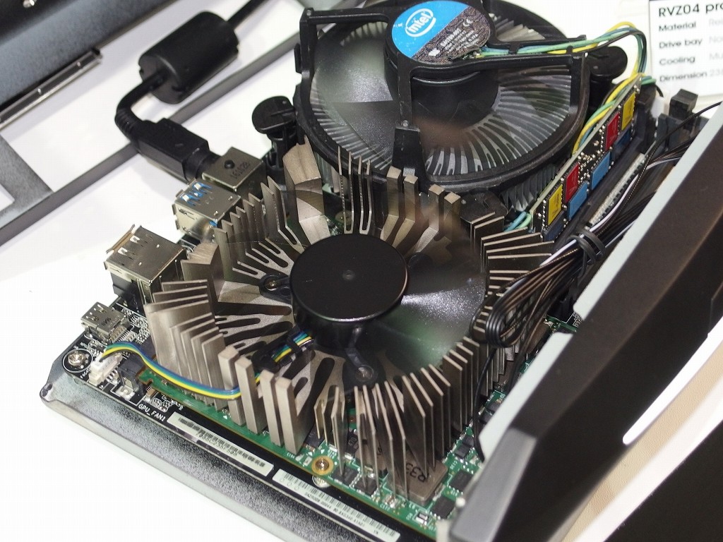 【COMPUTEX】超コンパクトなモンスターマシンが組める、SilverStoneのMicro-STXケース「RVZ04」をウォッチ ...