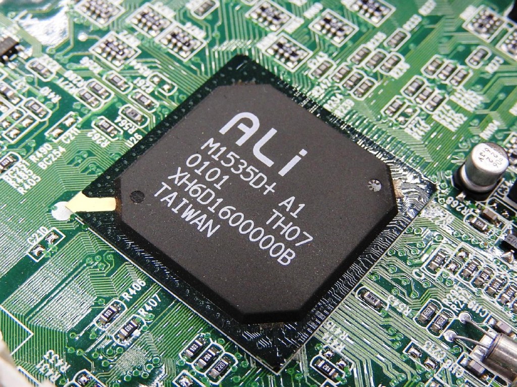 「ali Alimagik 1」チップセット採用のsocket A対応マザーボードmsi「k7mg Pro」 エルミタージュ秋葉原