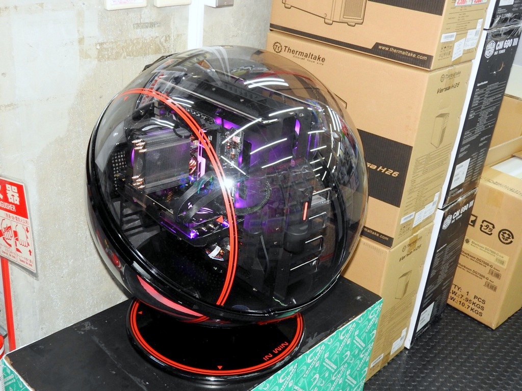 球体アクリルシェルの巨大PCケース、In Win「WINBOT」予約開始 - エルミタージュ秋葉原