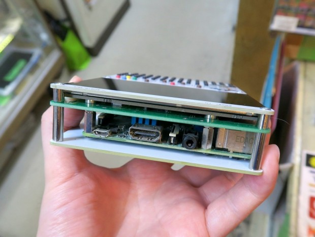 Raspberry Pi 3ベースのハンドヘルドPCが自作できる「Hyper Keyboard pi」が販売中 - エルミタージュ秋葉原