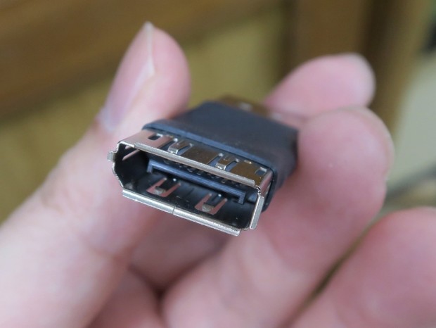 DisplayPortの“ホットプラグ状態を常時有効化”する簡易アダプタが販売中。価格は1,500円 - エルミタージュ秋葉原