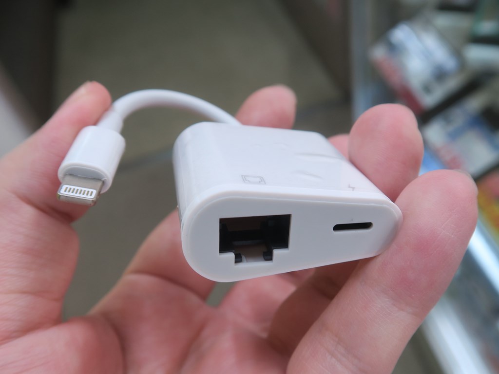 iPhoneを充電しながら有線LANに接続できる、1,680円の変換ケーブルが入荷 - エルミタージュ秋葉原