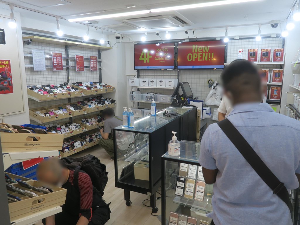 ジャンクスマホの「ワールドモバイル アキバ店」が駅前に移転、本日正式オープン - エルミタージュ秋葉原