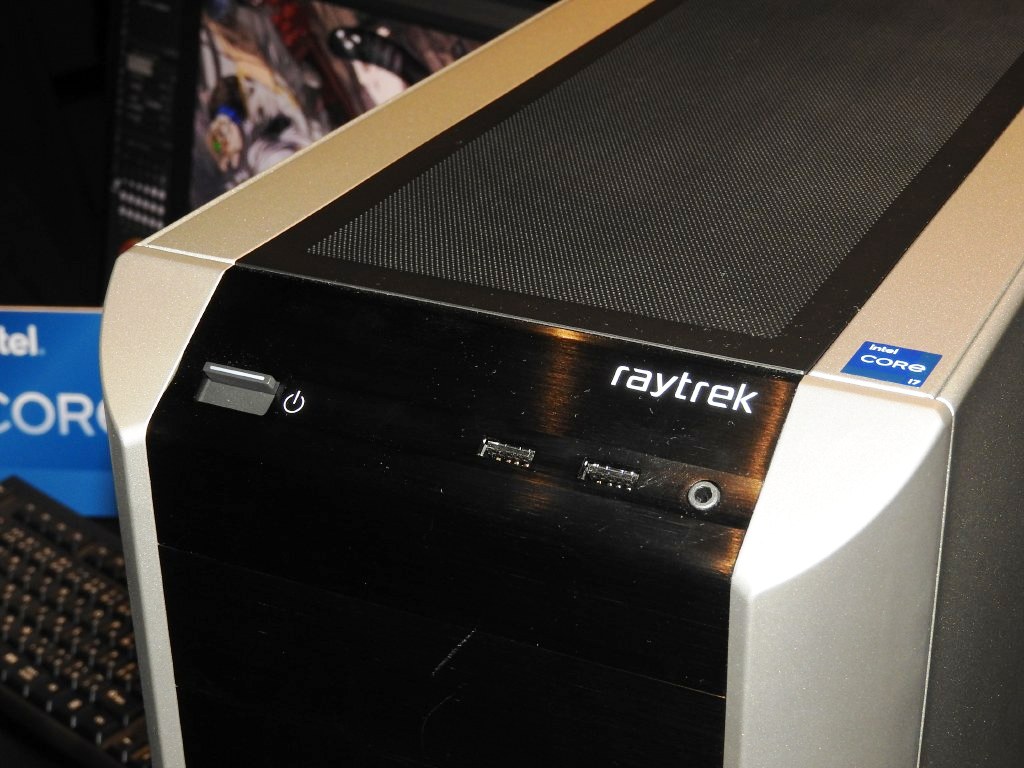 デザインや機能にこだわったクリエイターのためのPCケース。raytrek「4C」発表会レポート - エルミタージュ秋葉原