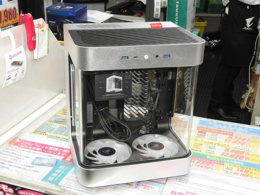 3Dプリンター？コーヒーメーカー？曲面ガラス採用Mini-ITXケースのサンプルが入荷 - エルミタージュ秋葉原