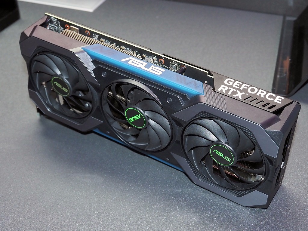 COMPUTEX：ASUS、VGAの補助電源ケーブルも隠せる「Hidden-Connector Concept」モデル披露 - エルミタージュ秋葉原