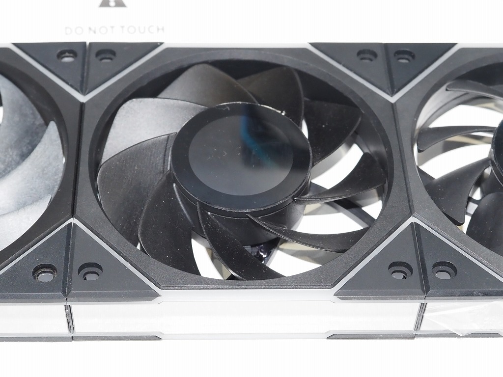 COMPUTEX：Lian Liの人気連結ファン「UNI FAN」シリーズの新作はLCD付き - エルミタージュ秋葉原