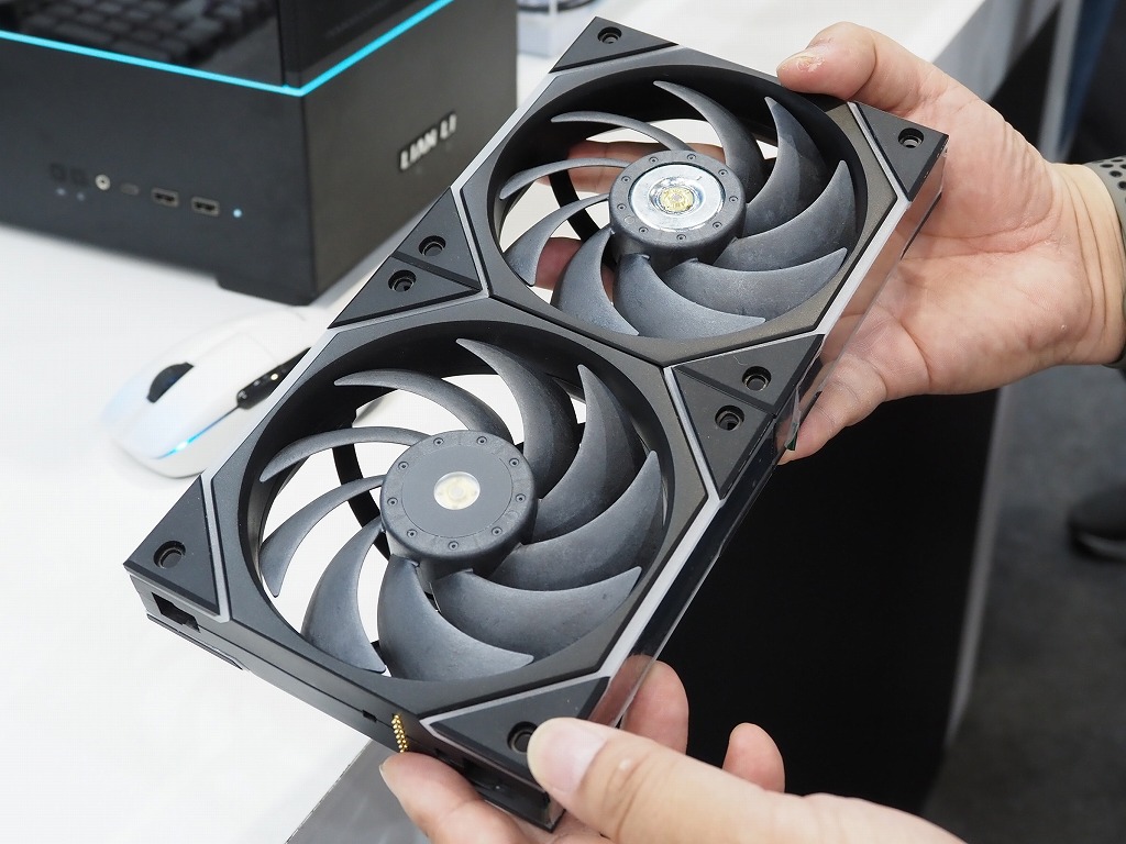 COMPUTEX：Lian Liの人気連結ファン「UNI FAN」シリーズの新作はLCD付き - エルミタージュ秋葉原