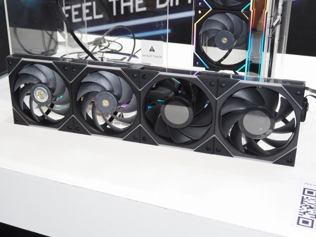COMPUTEX：Lian Liの人気連結ファン「UNI FAN」シリーズの新作はLCD付き - エルミタージュ秋葉原
