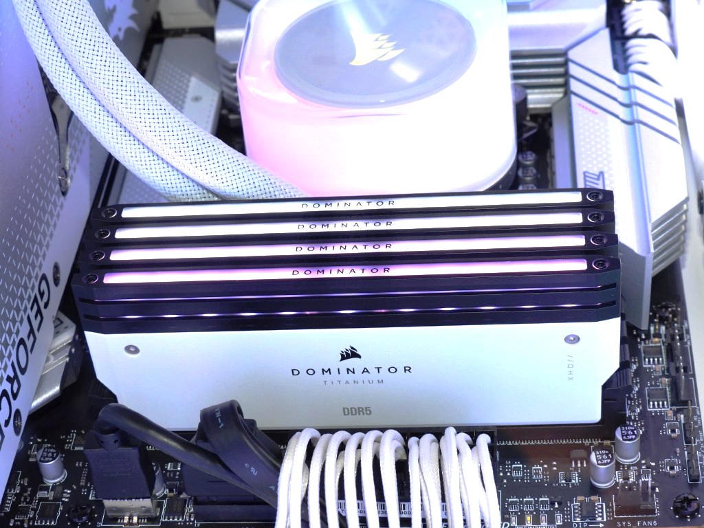 約5℃冷えるヒートシンクに換装可能な最上位メモリ、CORSAIR「DOMINATOR TITANIUM DDR5」検証 - エルミタージュ秋葉原
