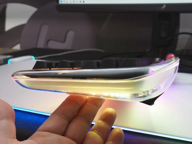COMPUTEX：肉厚の透明ボディやツインダイヤルを備えた魅力満点キーボード「Keeb TKL」 - エルミタージュ秋葉原