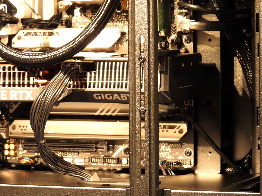 ツクモ「G-GEAR」の新型主力ミドルタワーPCケースを披露。4つのこだわりポイントをチェックする - エルミタージュ秋葉原