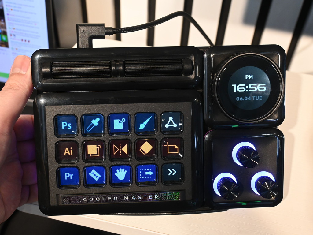 COMPUTEX：モジュールをガチャガチャ組み替えて理想のコントローラを作る「MasterHUB」 - エルミタージュ秋葉原