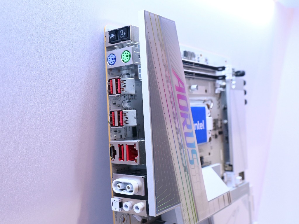 computex_2024_giga_mb_04 - エルミタージュ秋葉原