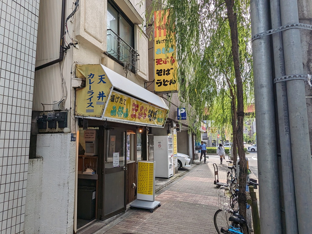 黄色い看板が目印、岩本町の老舗スタンドそばが「STAND SOBA TOKYO」として復活 - エルミタージュ秋葉原