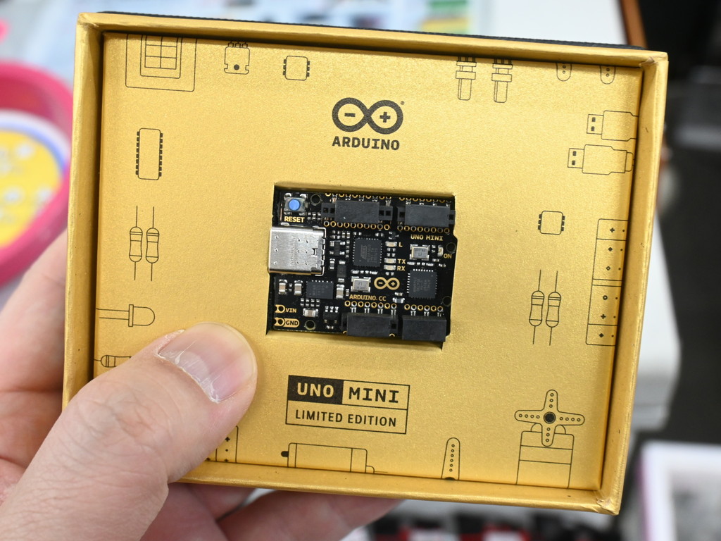 (アキバ取材班) Arduino Unoの小さな限定バージョン「Arduino Uno Mini Limited Edition」が入荷 ...