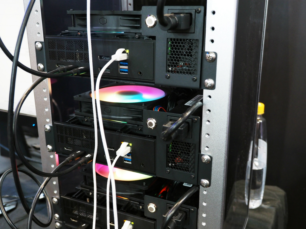 COMPUTEX：128GBメモリも選択可能。容量4.5リットルのRyzen AI MAX搭載ミニPC「Framework Desktop」 - エルミタージュ秋葉原