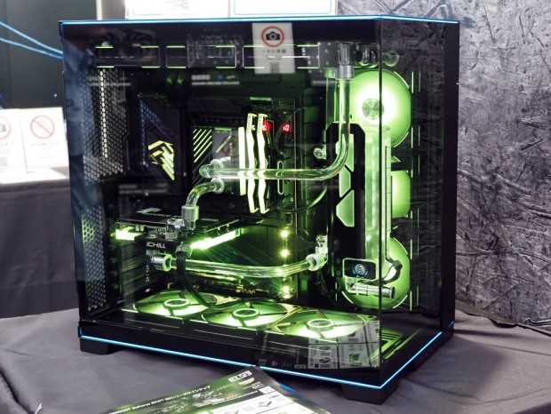 (TGS2025) 「iCHILL FROSTBITE」シリーズ搭載の魅せるピラーレスPCをエルザブースで発見 - エルミタージュ秋葉原