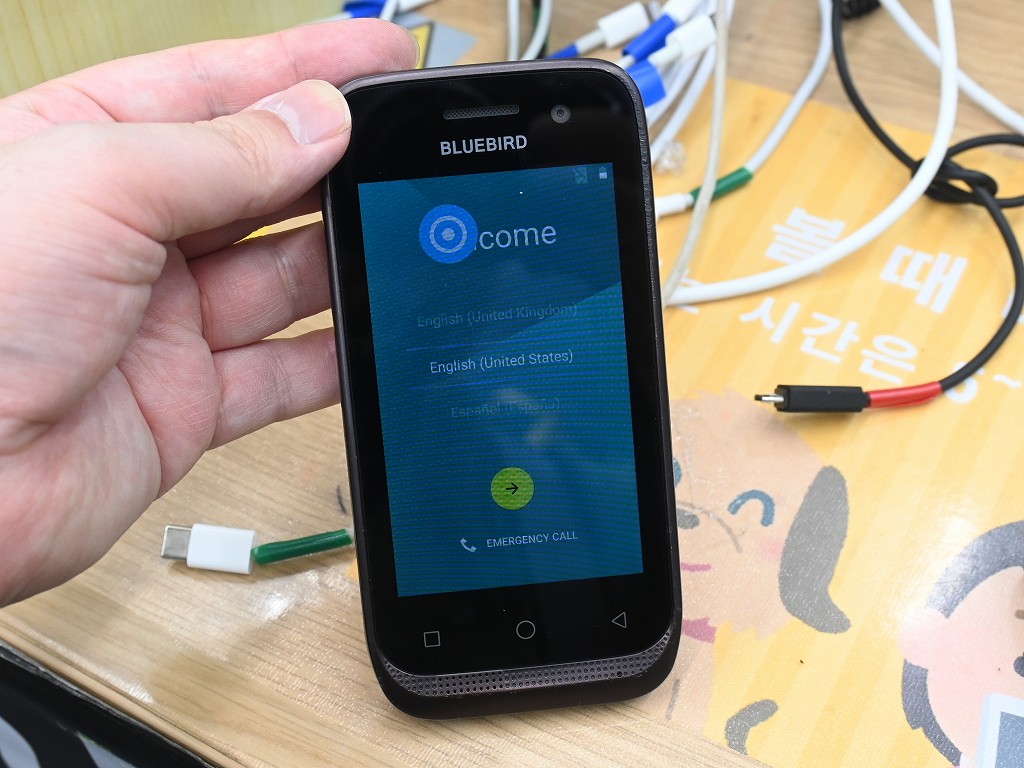 (お買い得中古品情報) バーコードリーダー内蔵のSIM対応ハンディターミナル「EF400」が税込3,980円 - エルミタージュ秋葉原